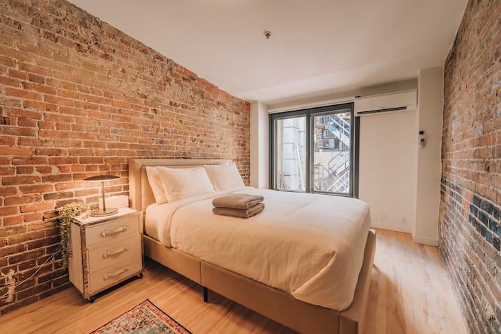 The Reverie - Grand 1 Ch + 2 Divans-lit Vieux-port - Montréal, QC