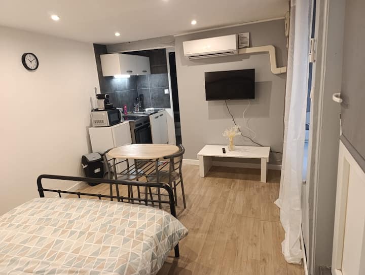 Studio Charmant Avec Lit Double Et Clim. - Ardennes