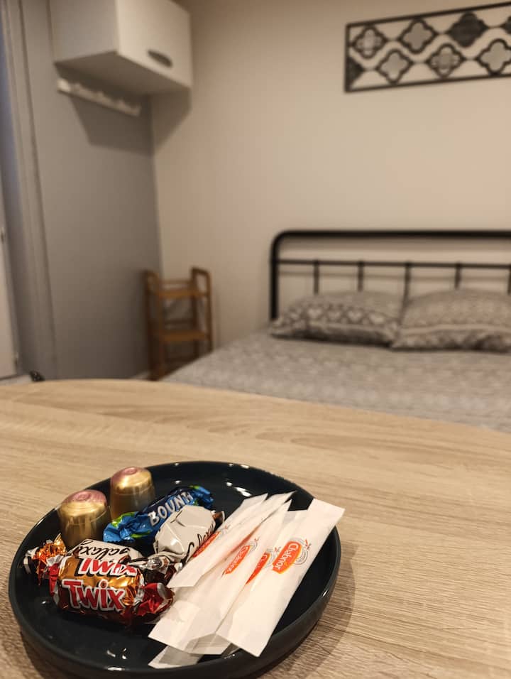 Studio Charmant Avec Lit Double Et Clim. - Sedan