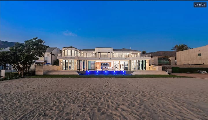 Beach Front Mansion - Malibu Luxury Estate - Malibu