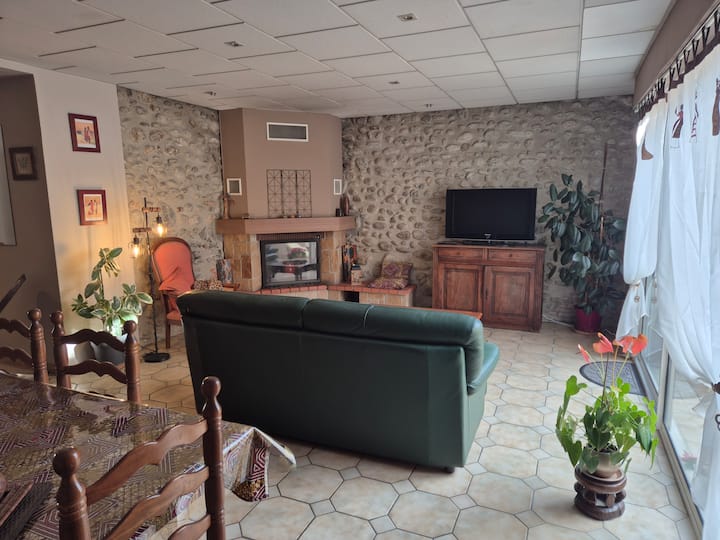 Appartement Capacité 4 Personnes +
Lit Bébé - Thuir