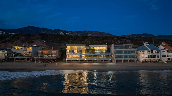 Expansive Malibu Villa On The Beach - Malibu, CA
