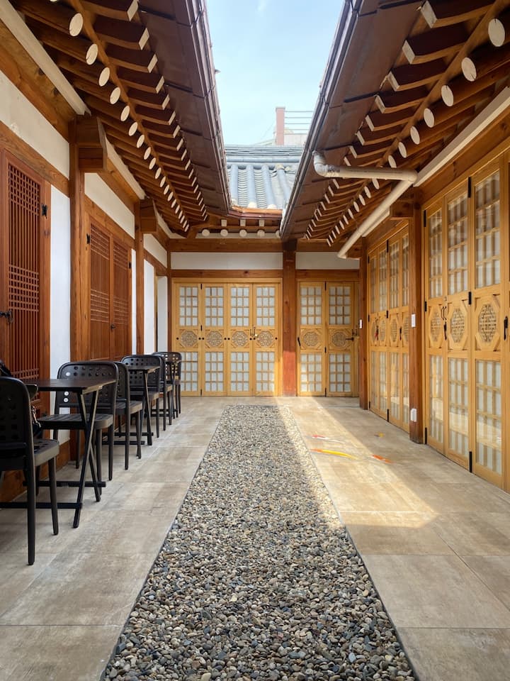 Gyeongbokgung Station Walk 5 Minute Hanok Stay148 - Houses for Rent in ...