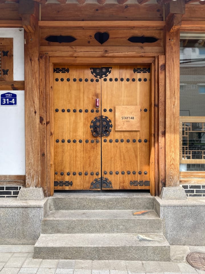 Gyeongbokgung Station Walk 5 Minute Hanok Stay148 - Houses for Rent in ...