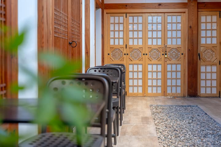 Live Slowly Together, Stay In A Hanok-private 6rms - Seoul