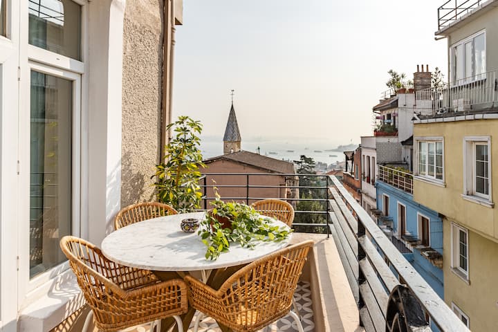 Galata Collection: 8br•3 Sleek Flats•terrace&views - Istanbul