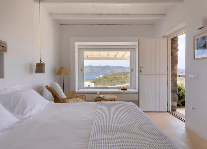 Unique Bungalow Overlooking Agios Sostis Beach - Mykonos