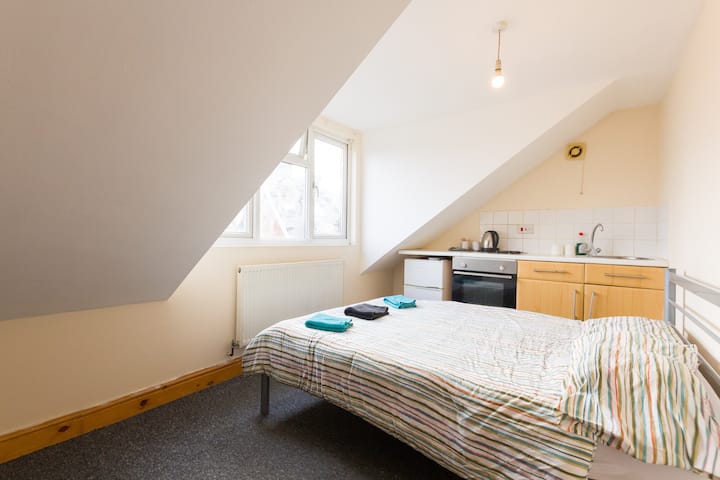 Pebbles Guest House - Flat 7 - Southampton