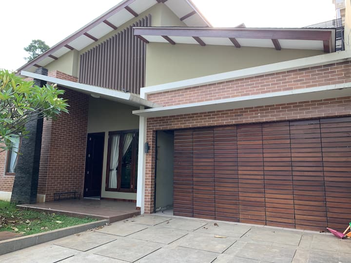 Cozy House In Executive Compound Antasari - Kemang