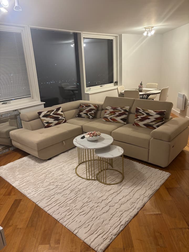 A Relaxed Flat With Stunning View Of River Medway - Chatham