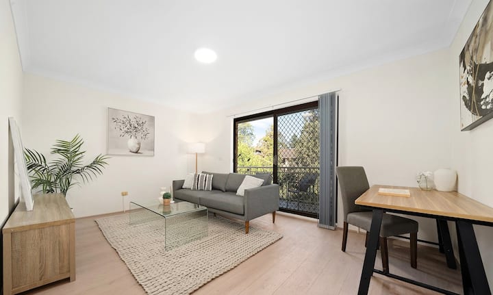Sunlit 2br Apt In Paramatta | Walk-to-everything -