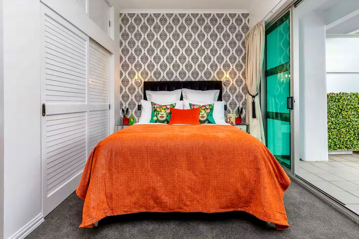 AKW NEW Luxury Crystal Chandelier Studio - Apartments for Rent in ...