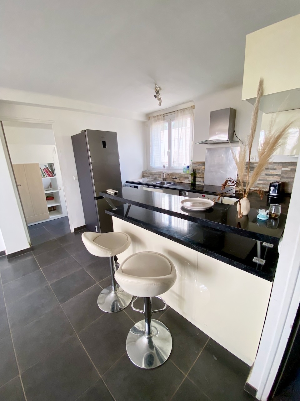 Vistas al mar, a 10 minutos de la playa y el puerto - Apartamentos en ...