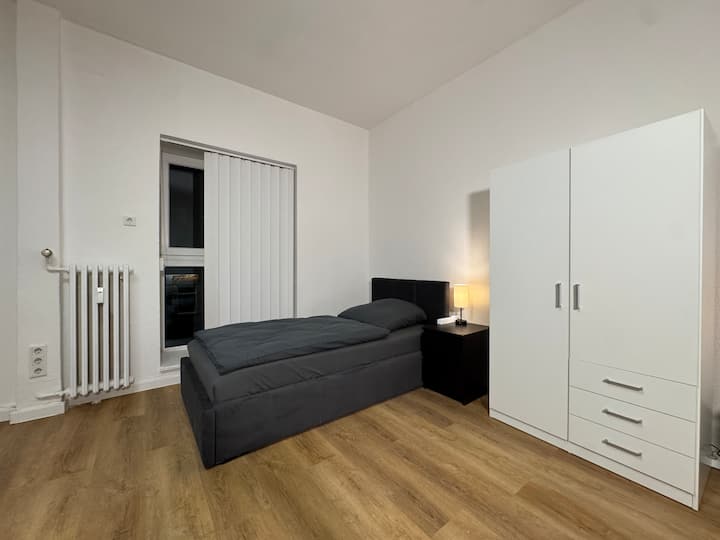 Zentrale, Moderne 1-zimmer-wohnung Mit 2 Betten - Düsseldorf
