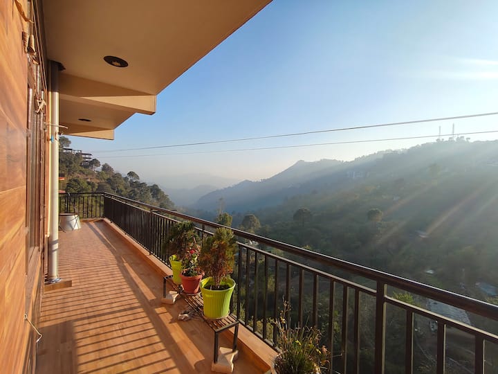Kasauli Private 2bhk: Serene & Peaceful | Drive In - Parwanoo