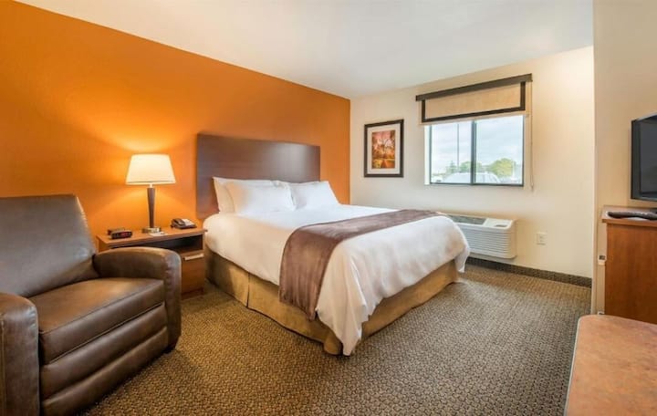 Comfy Private Stay Near Racine’s Top Highlights - Racine, WI