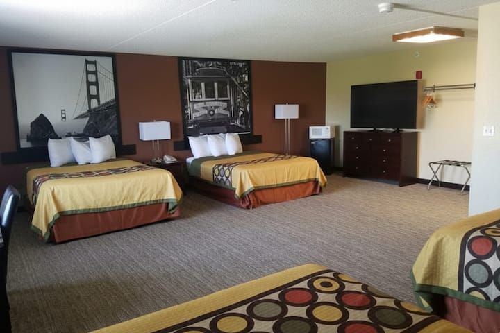 Coratel Wichita North-family Suite 4 Queen Beds Ns - Wichita, KS
