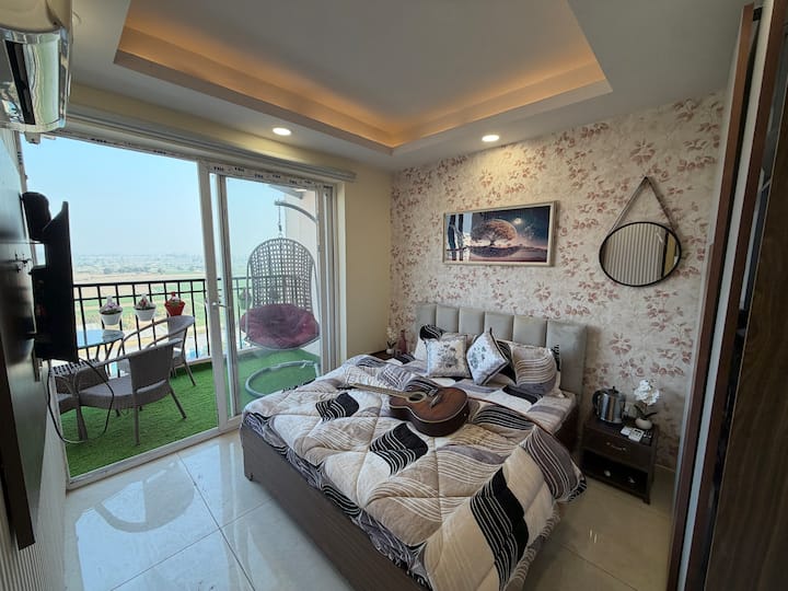 The Loft Of Luxe | Luxury Balcony | Self Check-in - Zirakpur