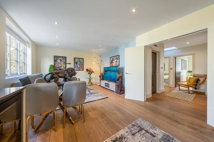 Brand New - Luxury 3 Bedroom/ 2 Bathroom Apartment - Londres