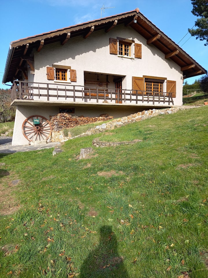 Chalet Indépendant Avec Terrain Arboré. - Montbrison