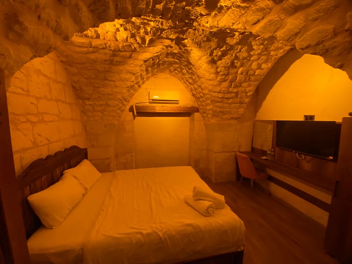 Tarihi Taş Konak Otel Odası - Turkey