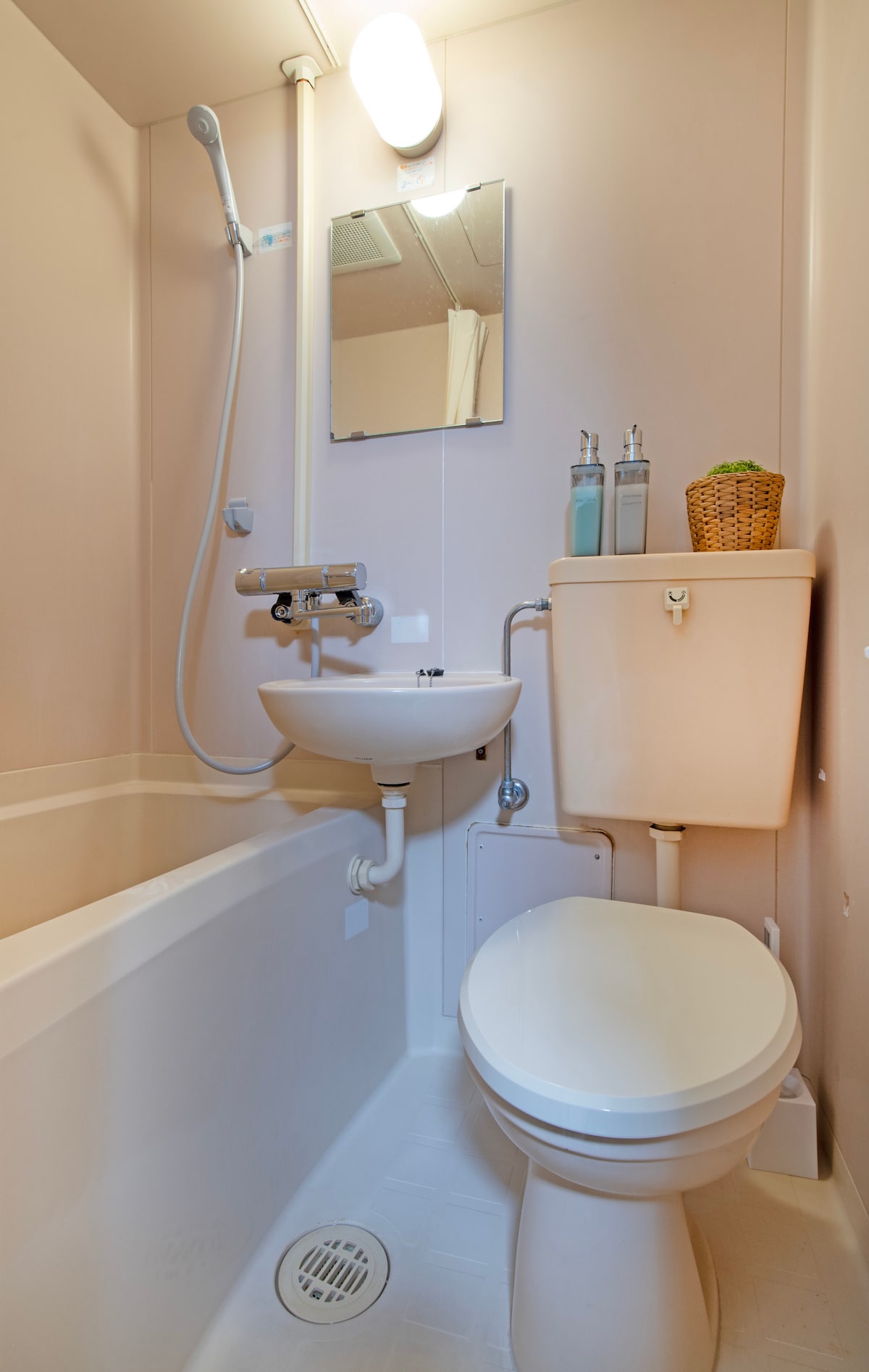 CraftFlat Numabukuro 303, uphill residence - Flats for Rent in Nakano ...