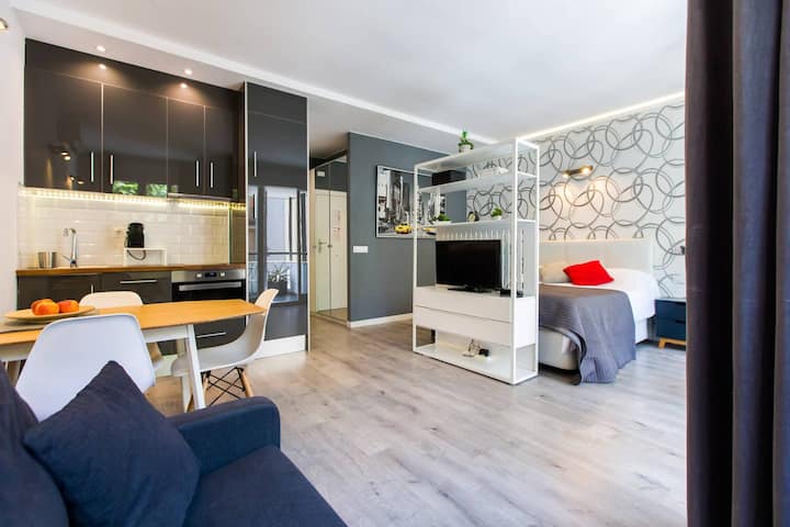 Stylish Design Studio & Balcony | Walk To Beach - Barcelona