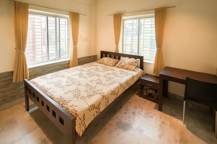 Cozy 2bhk Near Tollygunge Metro | Lift Access - Kolkata