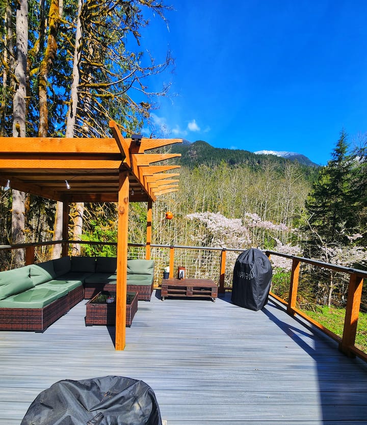 Misty Mountain Cabin - Off Grid Mountain View - North Cascades National Park
