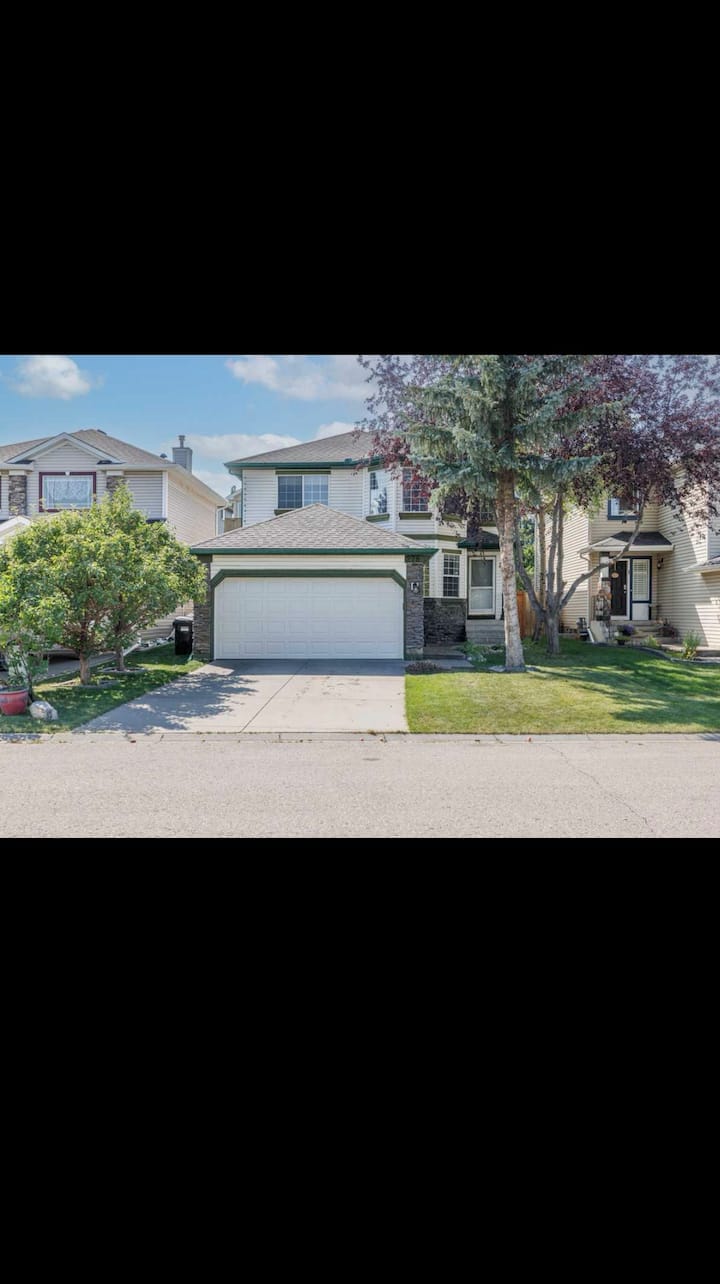 Steps-country Hills Centre | 10 Mins Yyc Airport - Calgary