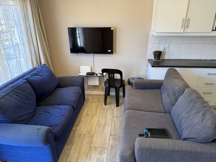 Warm 2-bedroom House Near Stellenbosch Attractions - Stellenbosch