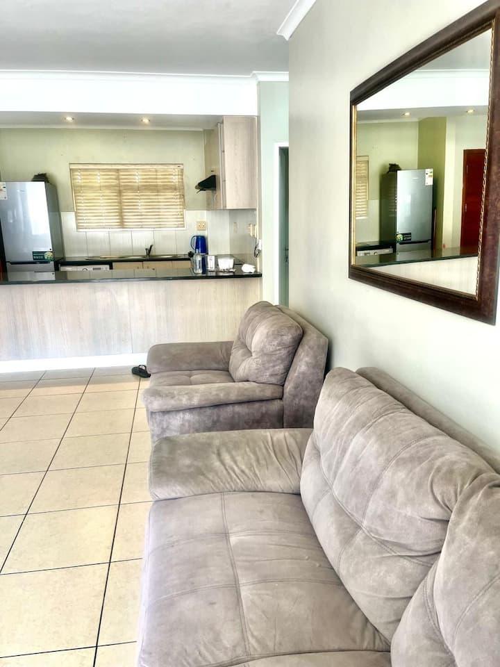 Modern 2-bedroom Fully Furnished Apartment. - Umhlanga