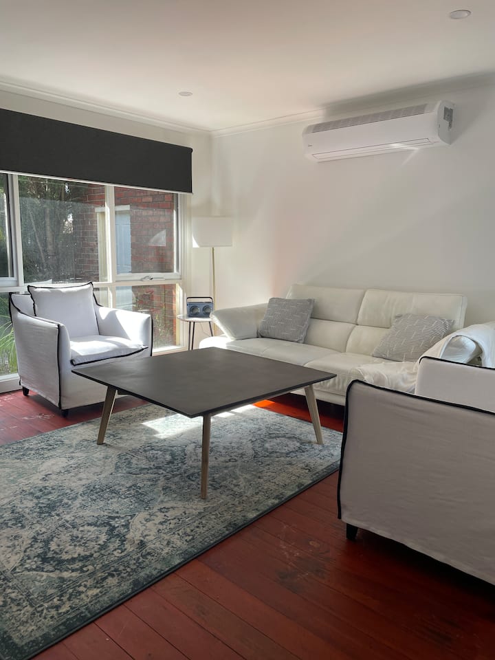 Romantic Victorian Guest Room - Box Hill