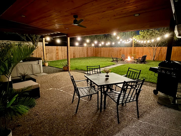 Blue Haven At Bcs | Modern Retreat Near Texas A&m - Bryan, TX