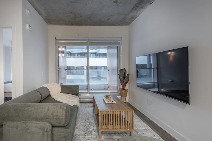 Luxury 1br Suite • Balcony - Montreal