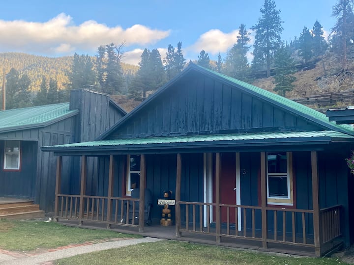 Papa Bear's Den - Located On Main St. - Red River, NM