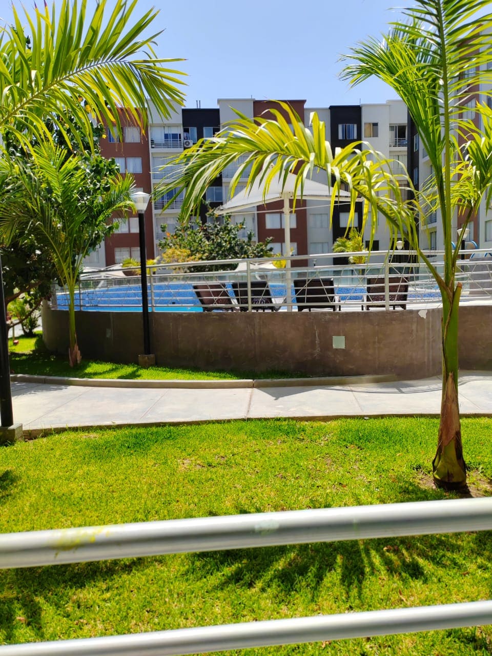 Lujoso con vista a la piscina de 3 dormitorios - Apartamentos en ...