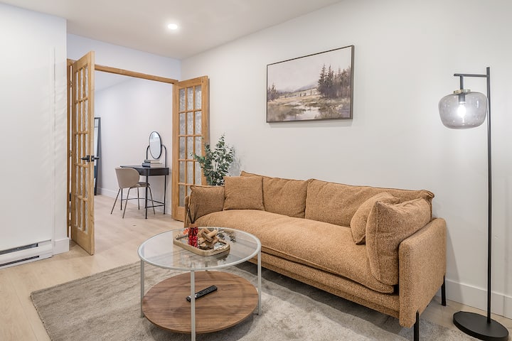 Chic 1br Montréal Hideaway | Workspace | Wifi - Montréal, QC