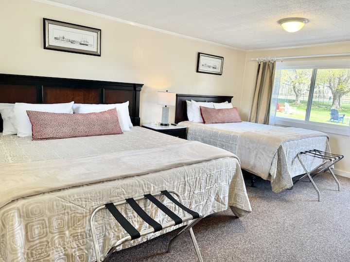 Gallagher's Travels Room 7 (Double Queen) - Bar Harbor, ME