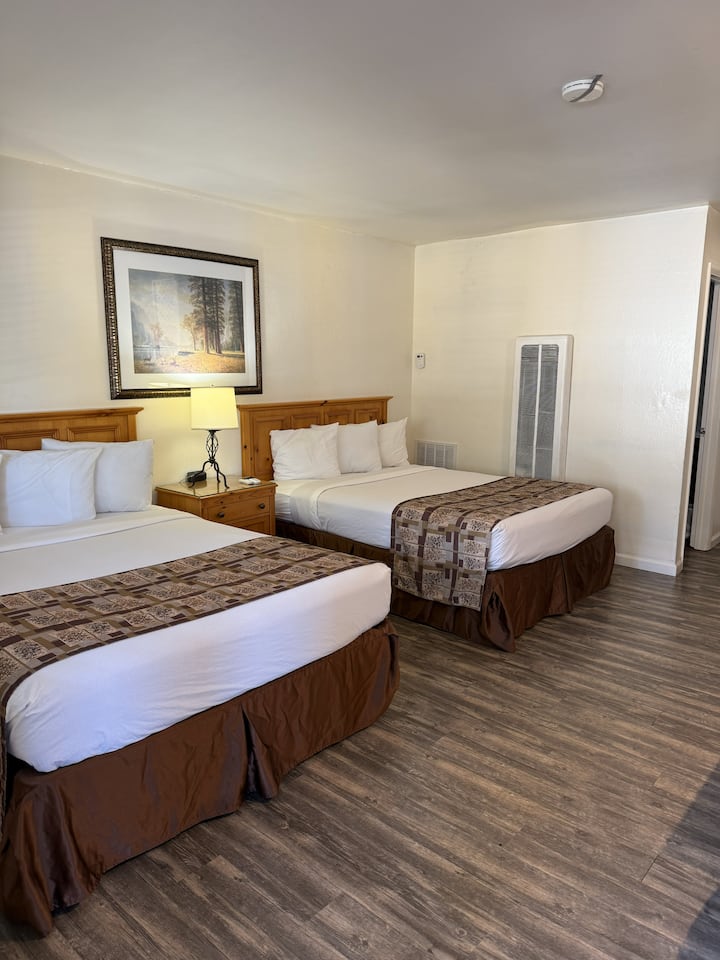 Hotel Room - 2 Queen Beds - Near Heavenly Village - South Lake Tahoe, CA