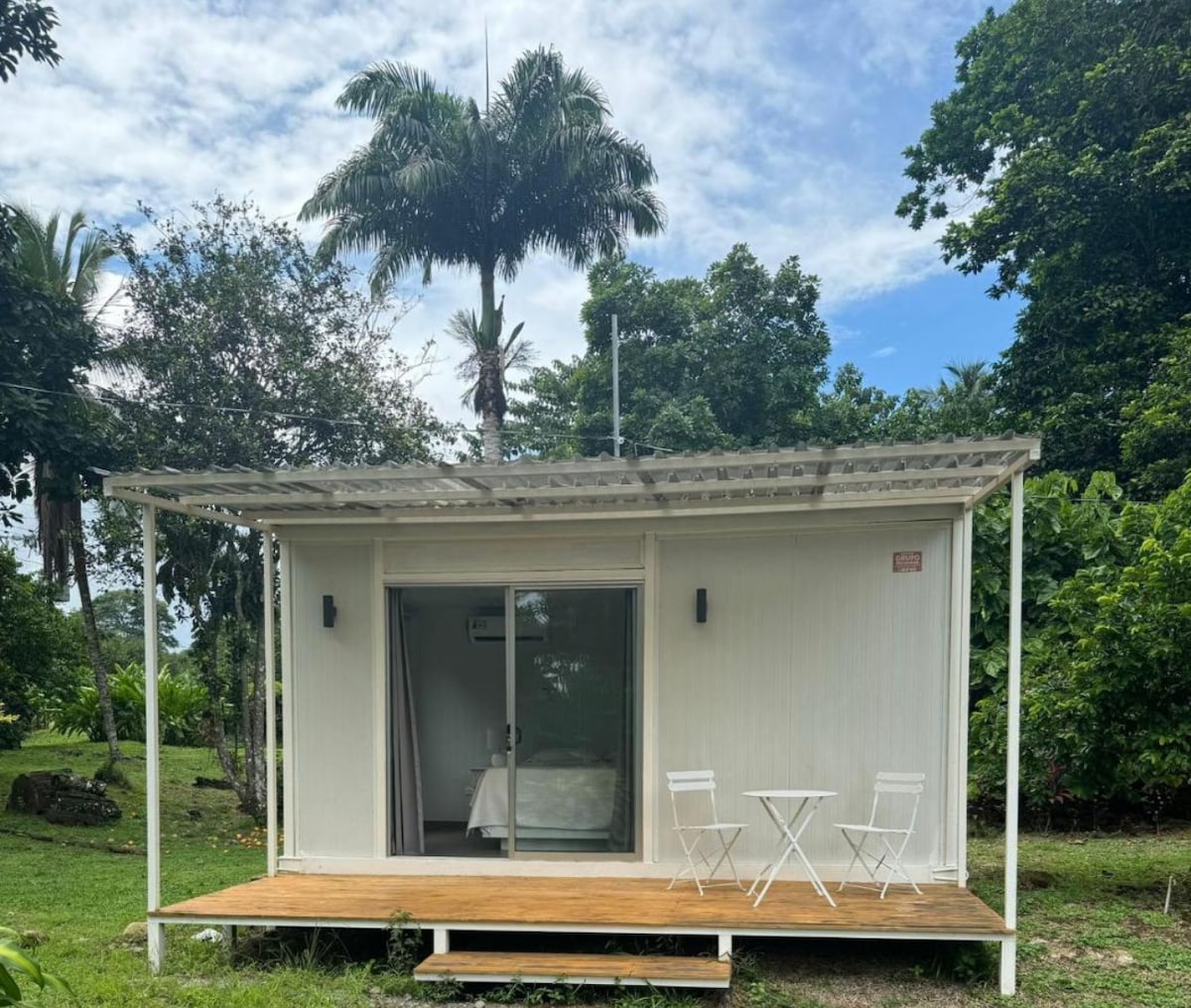 Cautiva Sleep Inn Booths - Shipping containers for Rent in Guacimo ...