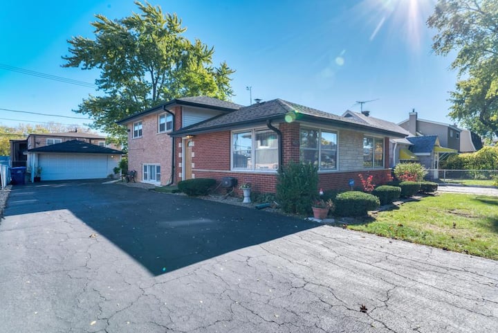 3br Gem Near Hospitals, Seatgeek And Expressway - Worth, IL