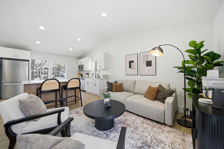 Oak Haus • Bright Modern Stay - Dublin, OH