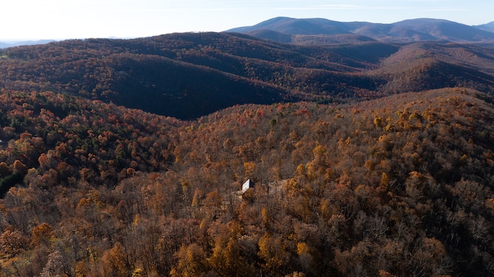 New Luxury Retreat W/ Mountain Views & Hot Tub - Waynesboro, VA