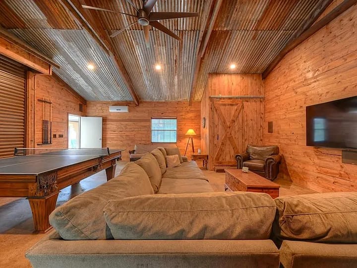 Rustic Retreat - Magnolia, TX