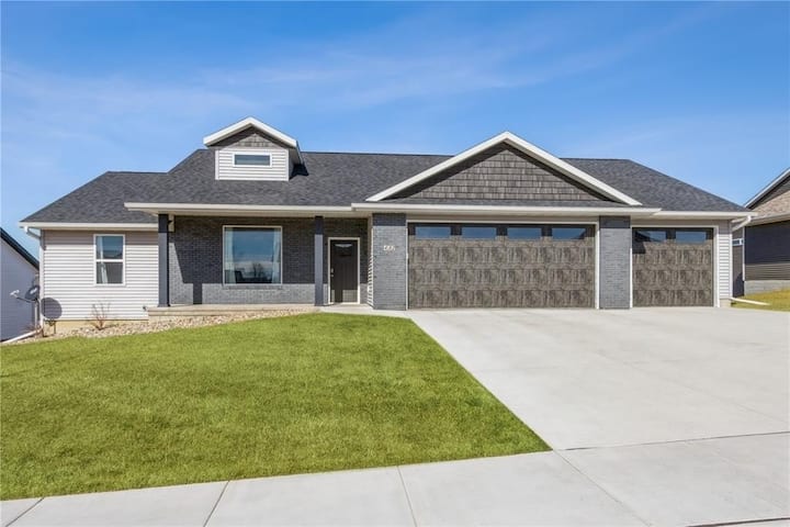 House In Quiet Neighborhood - Iowa City, IA