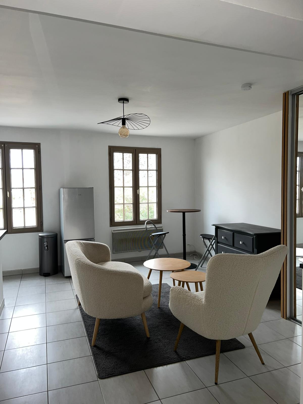 Charmant Studio avec une belle vue sur l’Étang - Appartements à louer à ...