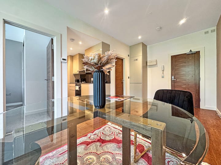 Silbury Serenity: Cozy Home Away - Milton Keynes