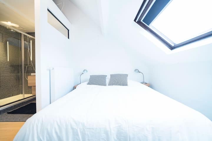 Bright 2‑bedrooms Nest In Trendy Châtelain - Brüssel