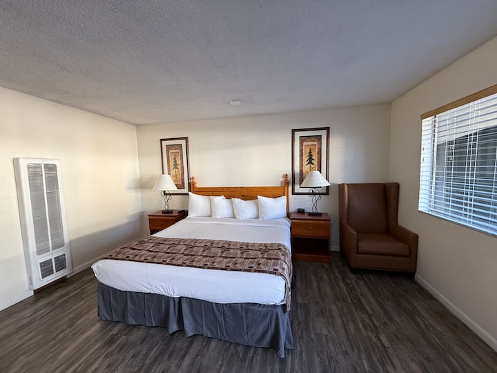 Hotel Room With 1 King Bed - Near Heavenly Village - South Lake Tahoe, CA